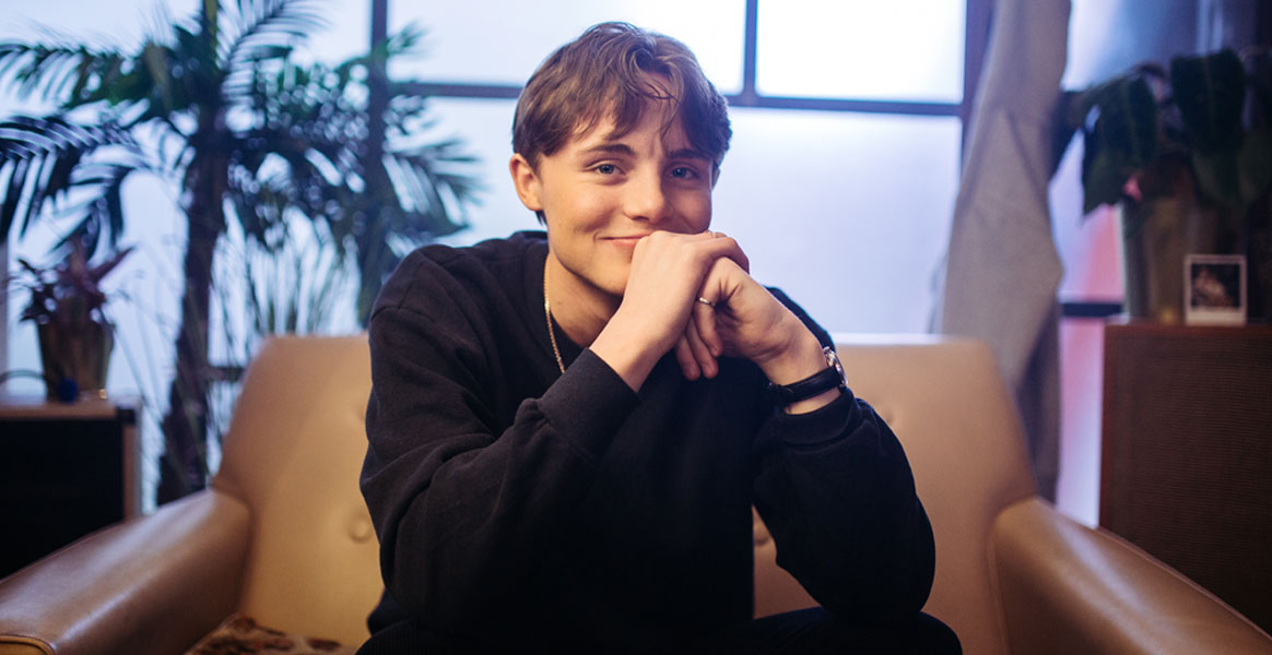 Englands Singer/Songwriter-Shootingstar: JAMES SMITH kommt im April ...